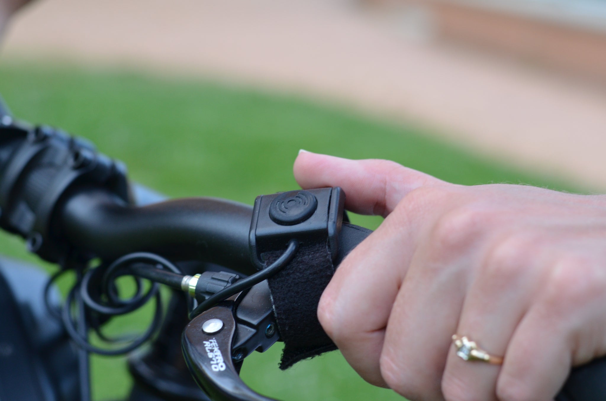 Loud Mini horn for bikes that sounds like a car – Loud Bicycle